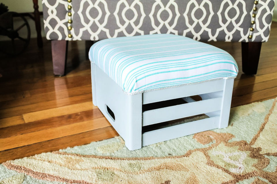 25 DIY Footrest Ideas - Free DIY Footstool Plans - Pallet Ideas