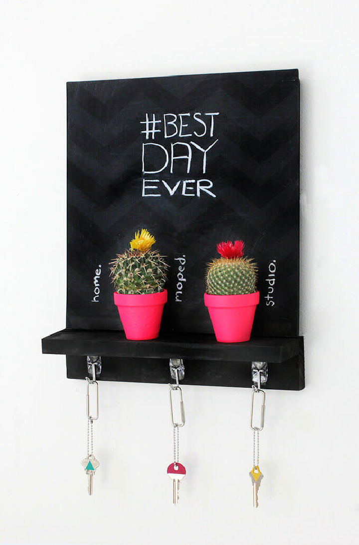 20 Homemade DIY Key Holder Ideas - Pallet Ideas