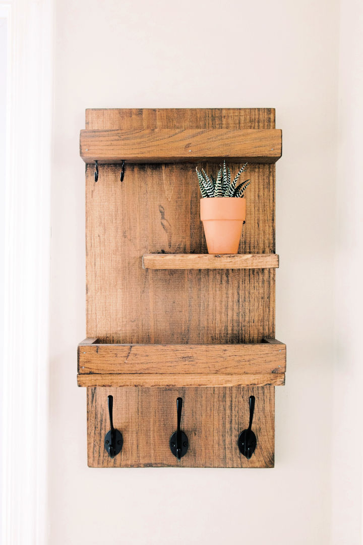 20 Homemade DIY Key Holder Ideas - Pallet Ideas