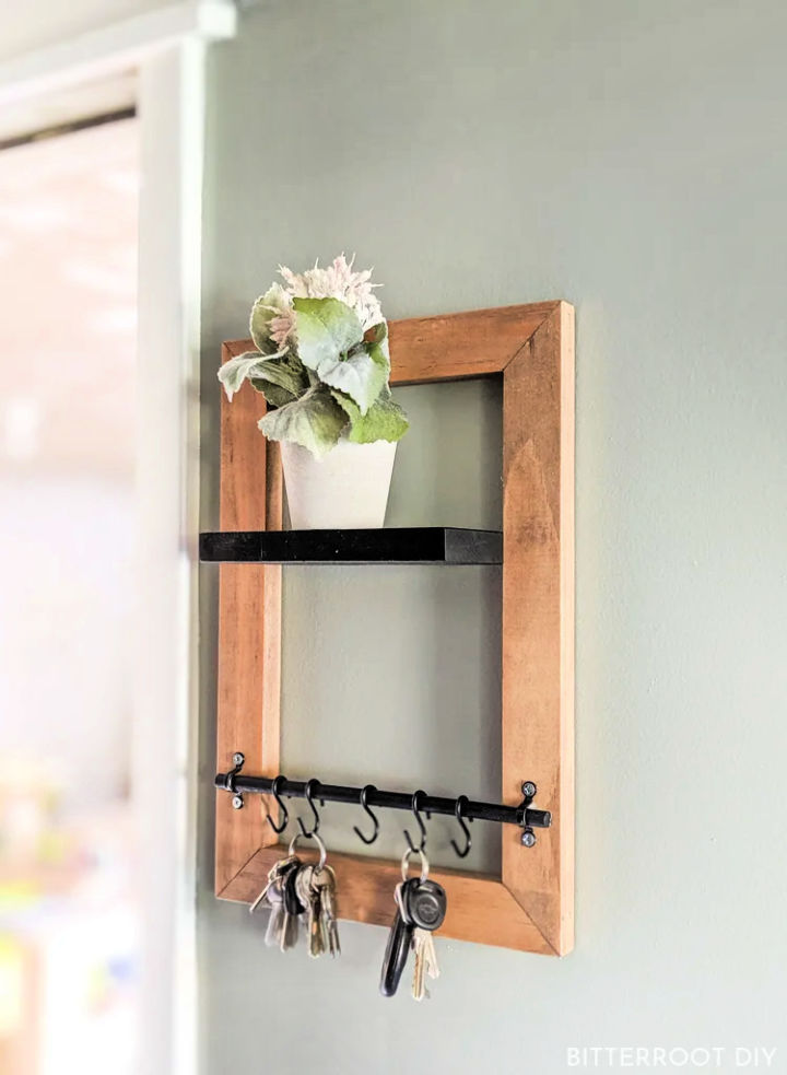 20 Homemade DIY Key Holder Ideas - Pallet Ideas