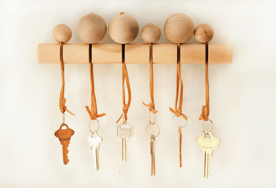 20 Homemade DIY Key Holder Ideas - Pallet Ideas