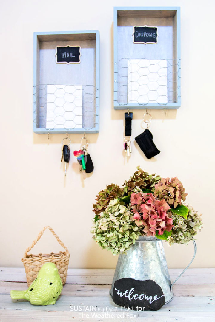 20 Homemade DIY Key Holder Ideas - Pallet Ideas
