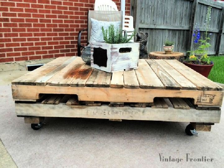 30 Free DIY Pallet Coffee Table Plans + PDF Instructions