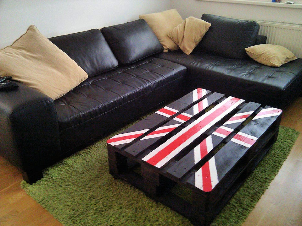 30 Free DIY Pallet Coffee Table Plans + PDF Instructions